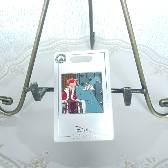 Disney | Accessories | Disney Pins The Sword In The Stone Arthur Merlin ...